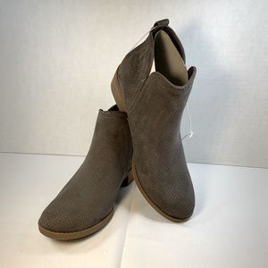 Universal Thread | Shoes | Nwt Universal Thread Booties | Poshmark
